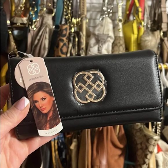 Daisy Fuentes | Bags | Daisy Fuentes Full Snap Wallet | Poshmark